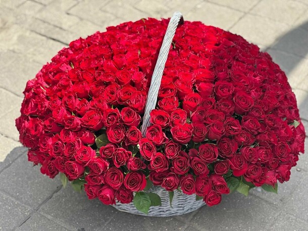 301 роза в корзине, артикул F1168202 - 45614 рублей, доставка по городу ...