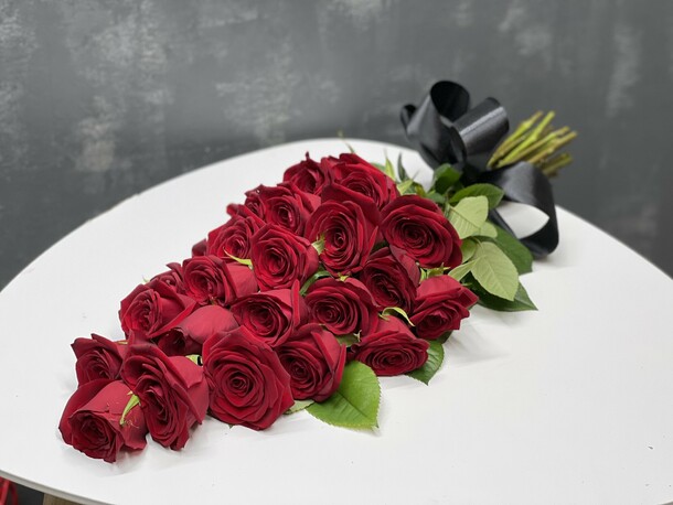 Траурный букет 1, артикул F110949 - 3450 рублей, доставка по городу ...